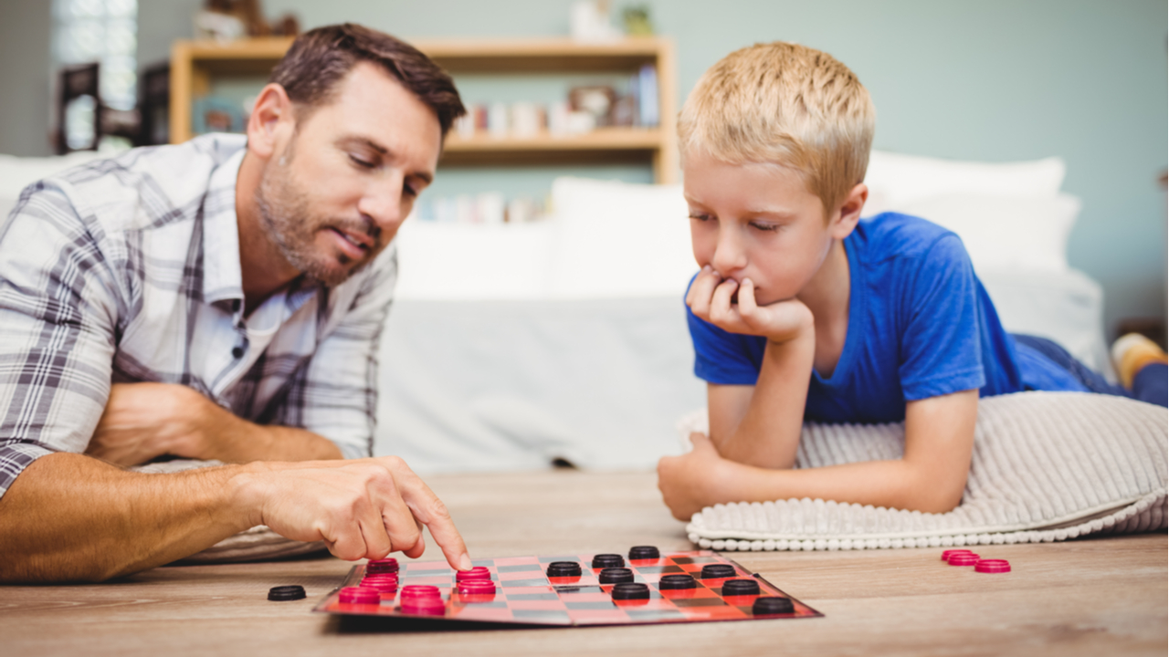 Descubre los beneficios de jugar juegos de mesa con tus hijos